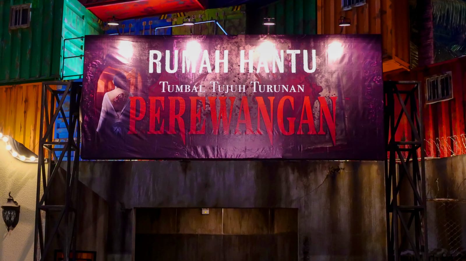 Special Halloween di Trans Studio Cibubur. Ada Rumah Hantu Parewangan ...